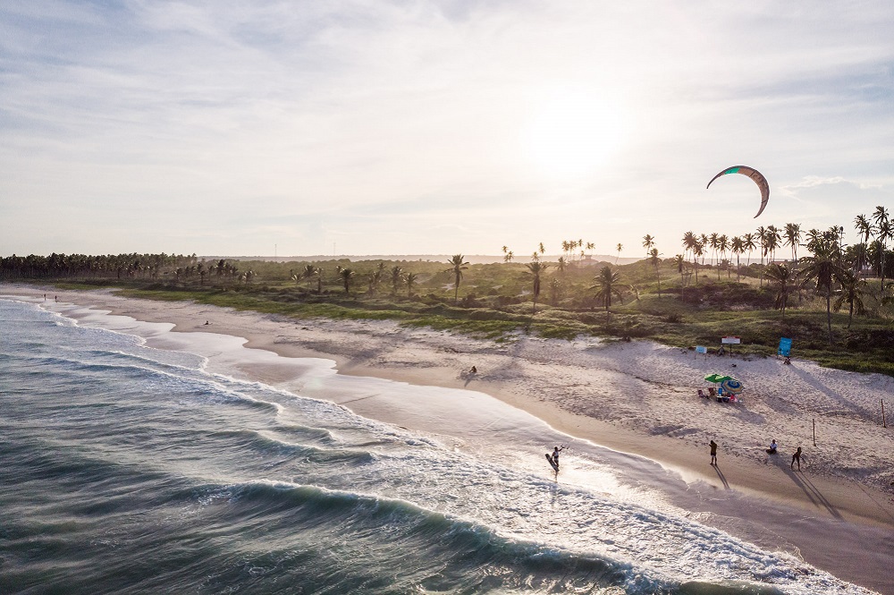 Kitesurf: conheça o lugar perfeito para praticar no verão
